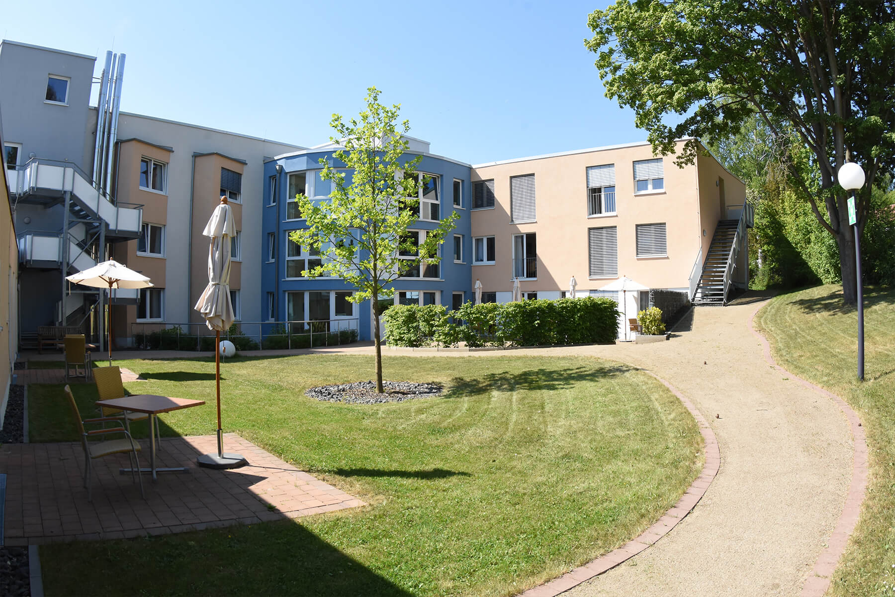 Ausstattung im Haus mit Cafe und anderen Räumlichkeiten